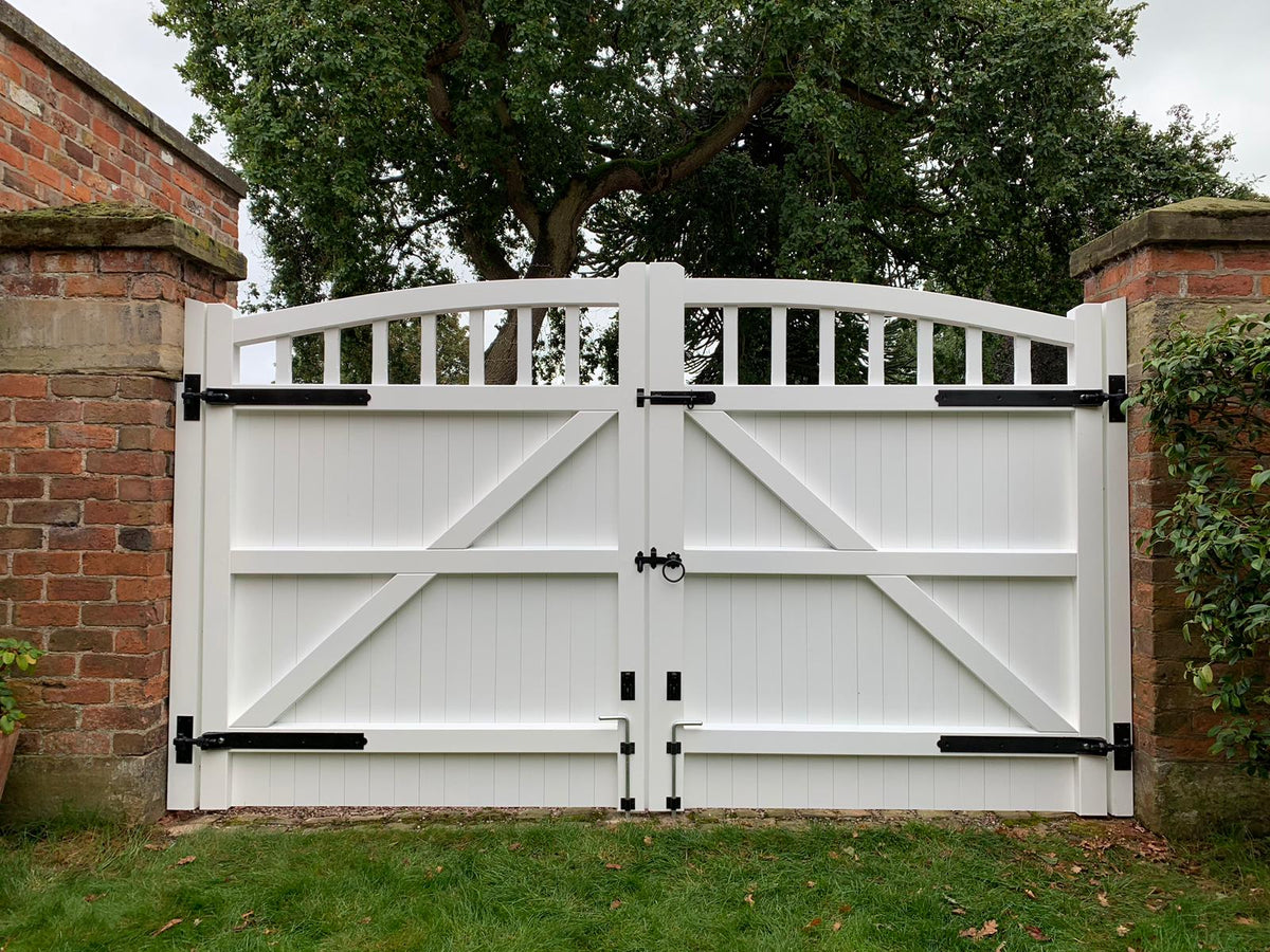 Hardwood Driveway Gates - Tarporley Design - Stellar Gates